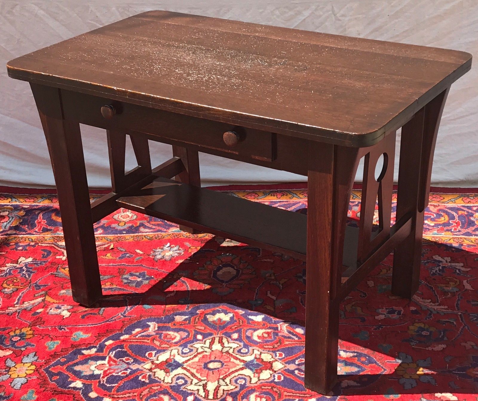 ANTIQUE ARTS & CRAFTS MISSION OAK DESK WITH KEY HOLE SIDES AND FUMED F ...